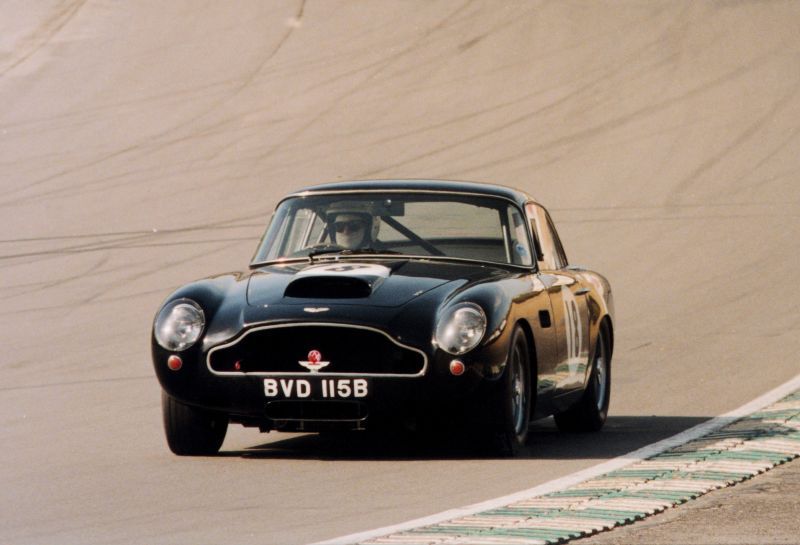 Aston Martin DB4 technical specifications and fuel economy